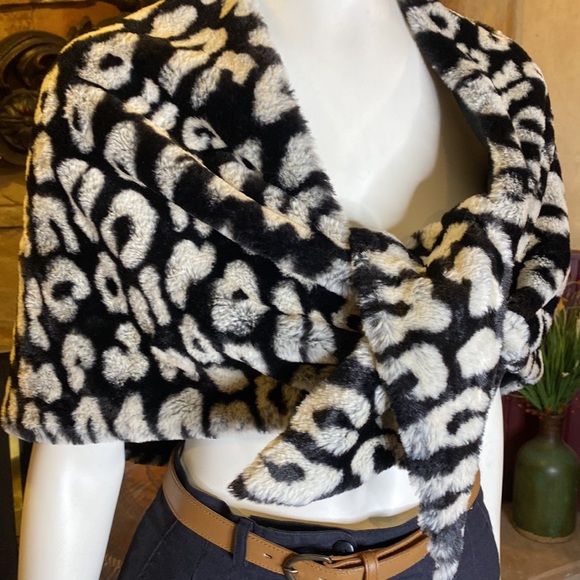 madison 88 | Accessories | Nwt Madison 88 Cheetah Print Shawl Scarf ...